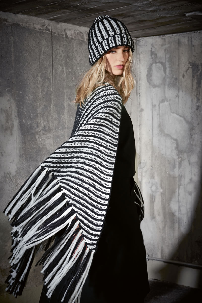 Lana Grossa SHAWL IN 2-COLOR SHAKER RIB Lala Berlin Softness | Design ...